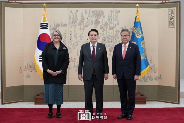 윤석열 대통령, 신임 주한대사 12명 신임장 제정