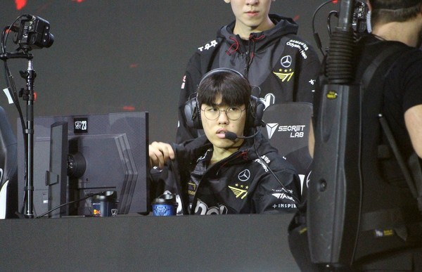 '2023 롤드컵' T1, LNG 3 vs 0으로 꺾고 4강 진출