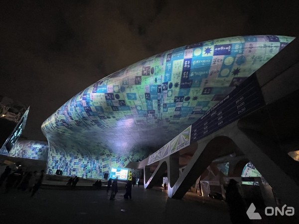 [포토] '서울라이트 DDP 2024 겨울'...따뜻한 빛으로 서울을 채우다