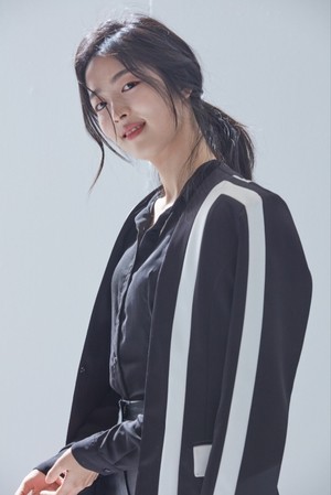 신예 안현호, tvN 오프닝 시리즈 ‘XX+XY’로 데뷔 후 첫 주연.